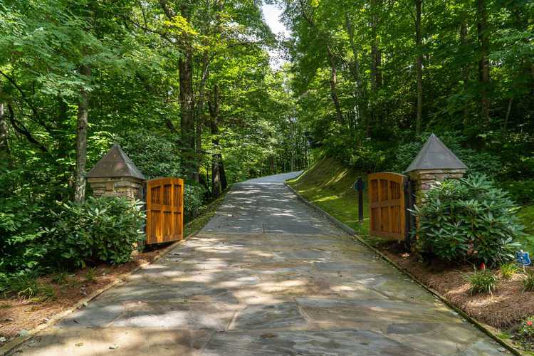 Sassafras Ridge - Sapphire NC | Sassafras Ridge Real Estate & Homes